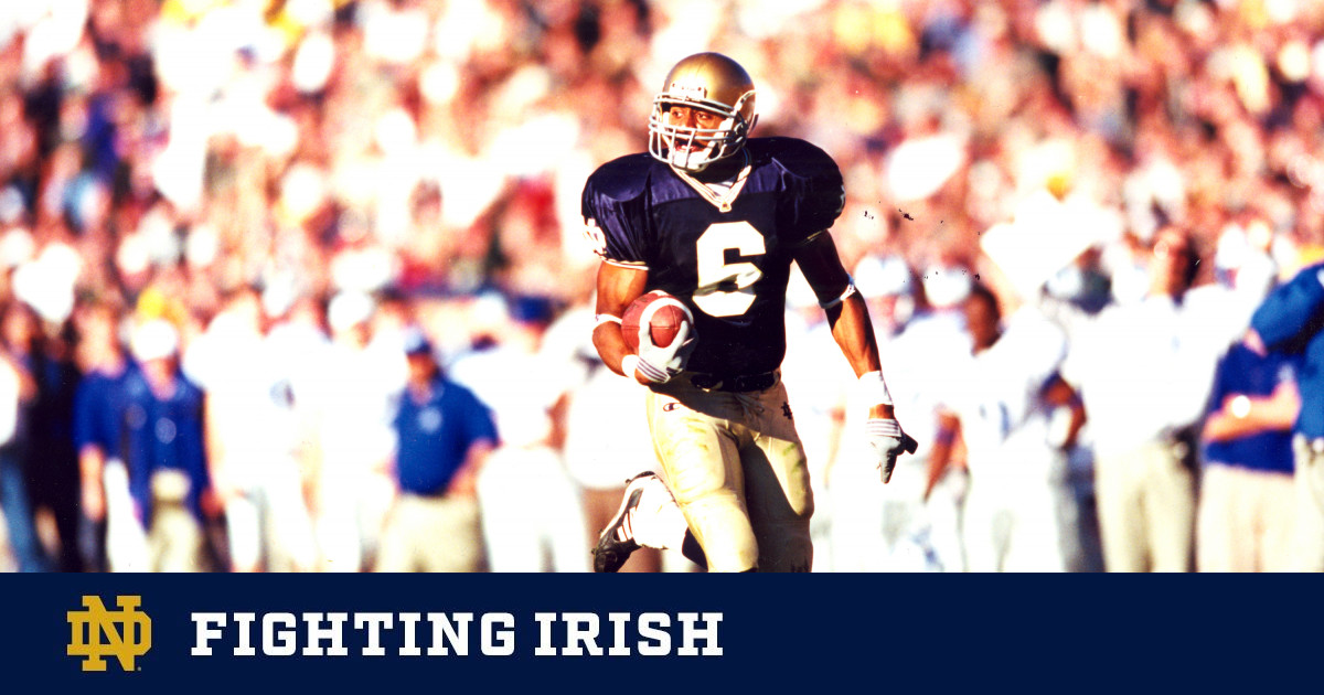 The Eyes Of Notre Dame Upon Them – Notre Dame Fighting Irish – Official ...