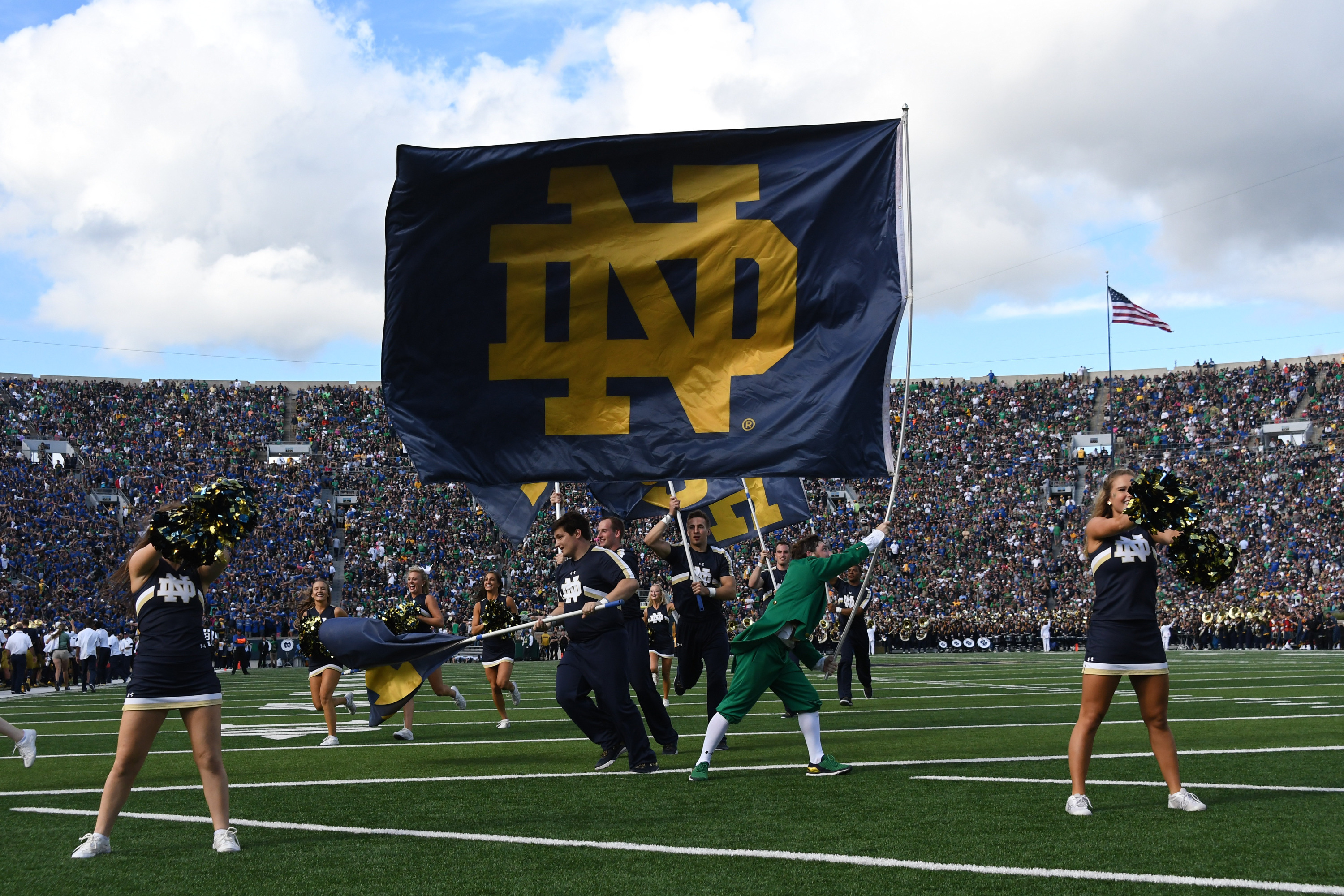 Notre Dame Cheerleading – Notre Dame Fighting Irish – Official ...